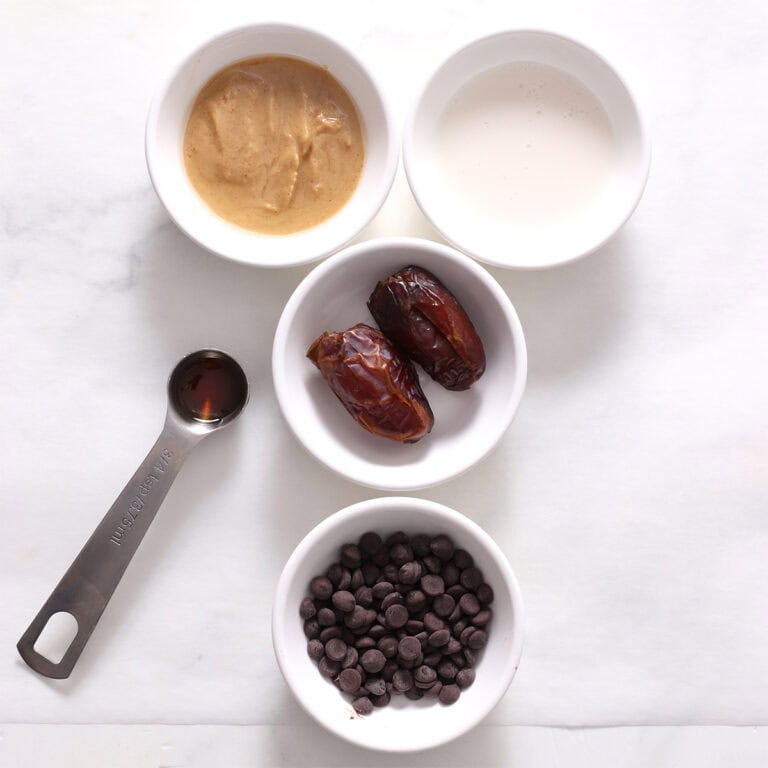 Chocolate Chip Date Caramel Bars | Green Smoothie Gourmet