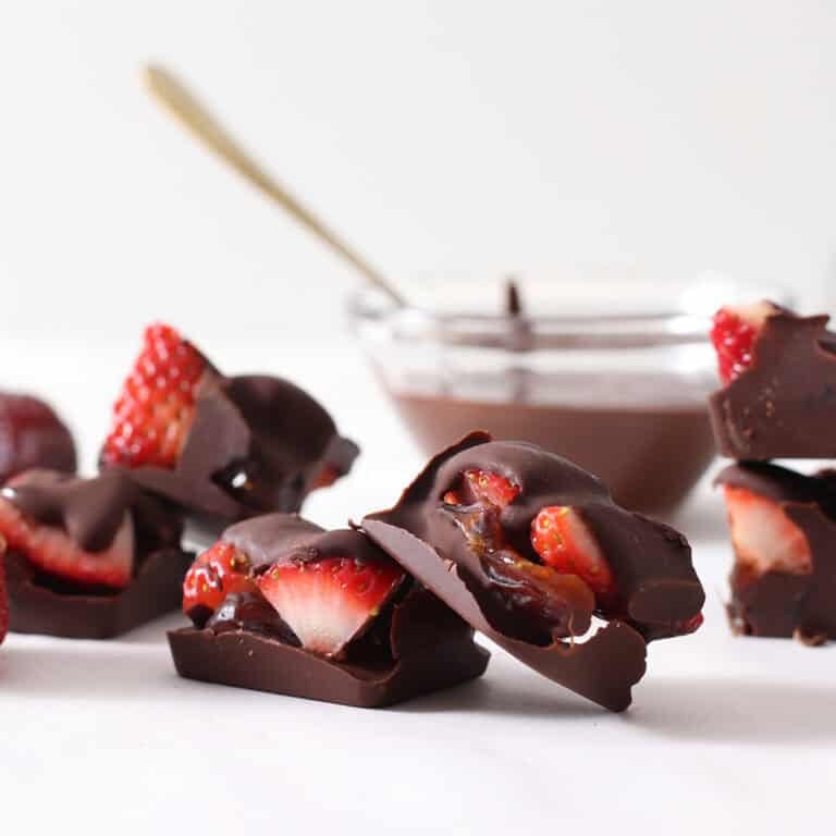 Chocolate Strawberry Date Bites | Green Smoothie Gourmet