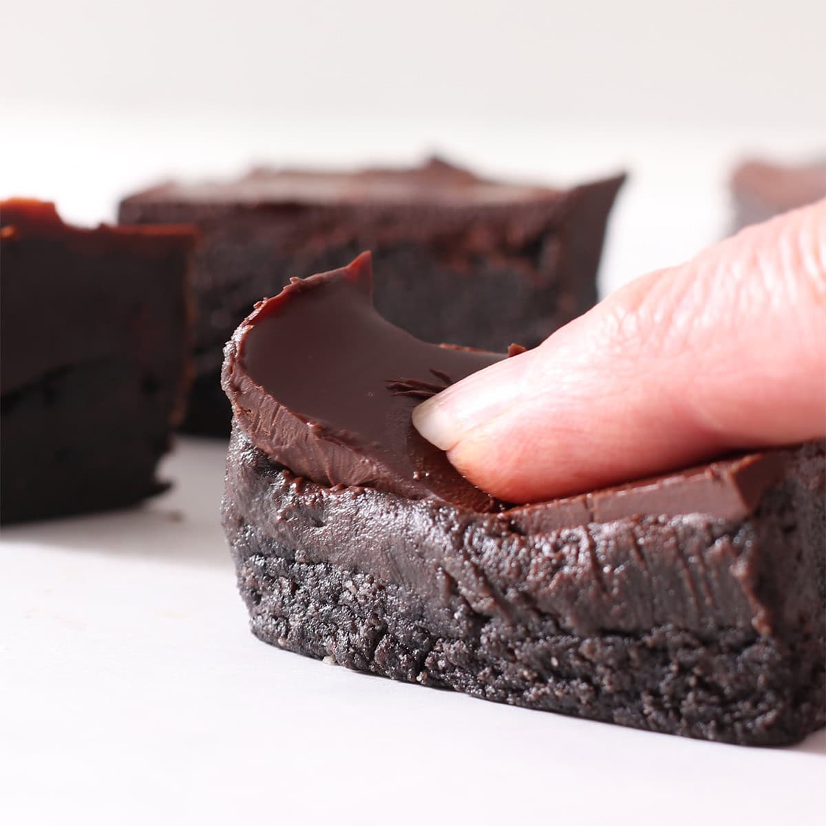Triple Chocolate Caramel Slice (no bake, black cocoa) | Green Smoothie ...